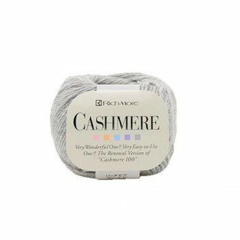 極上のやわらかさと軽さを誇る、カシミヤ100%の手編み糸。フレキシビリティの良さは申し分なしです。※お色はできるだけ商品に近づけるよう表現しておりますが、閲覧環境により実際の色と異なる場合がございますので予めご了承下さい。サイズ個装サイズ：...