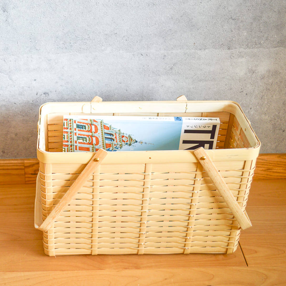 サイズ（外寸） / 重さ約35x15x高さ24cm（持ち手付き高さ41cm）/510g鹿児島県は日本でも有数の竹林保有面積を誇る「竹大国」。その半数を占めるのが見るからに生命力に満ちた太い孟宗竹です。その身部分が厚く、細く薄いこともあり、竹...