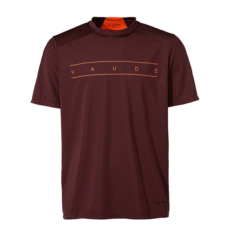スポーティなオールラウンドTシャツこのスポーティなTシャツは、きらめくトレイルを日帰りで楽しむためにデザインされています。胸元と首元にはスタイリッシュなVAUDE ロゴプリントを施し、非常に軽量で背中側が長く、通気性と速乾性があります。リサ...