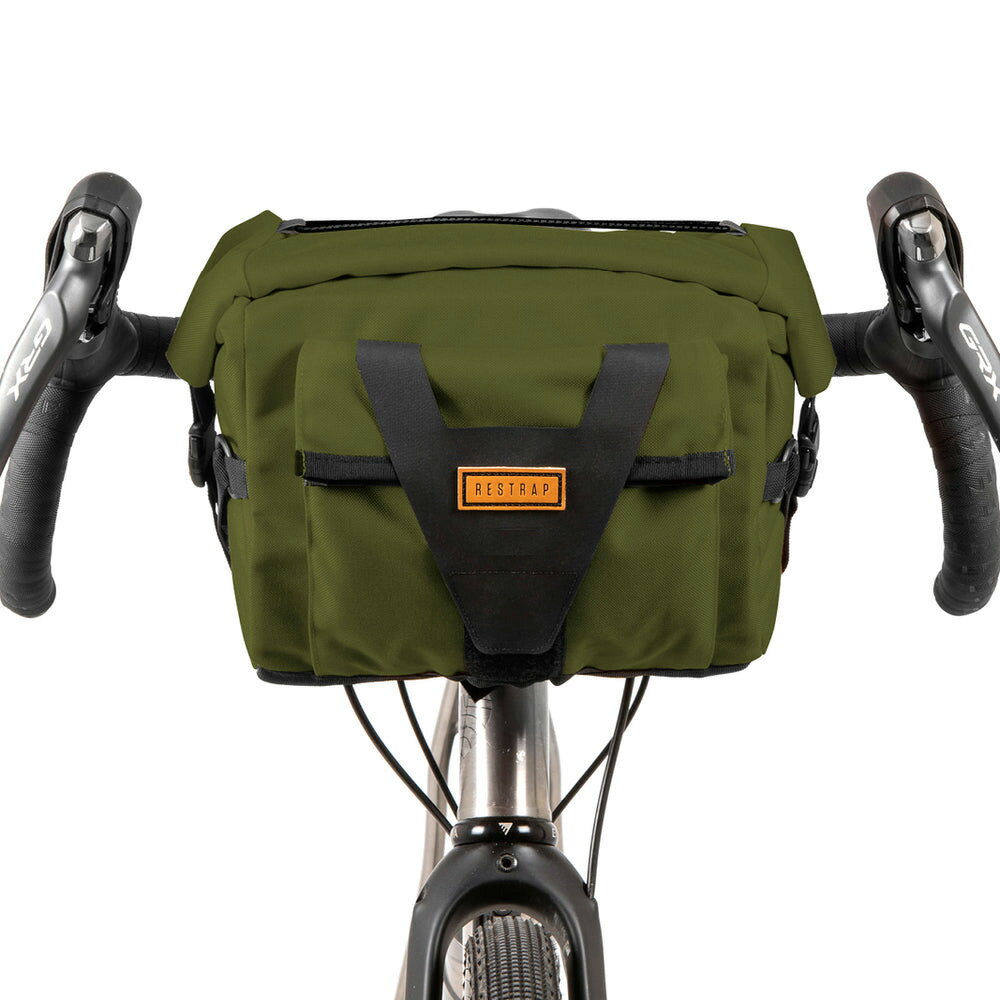 10Lの容量でバイクパッキングにも最適 ライトやロック、アクセサリー類なども収納できる多機能なBAR PACKバイクパッキングやオフロードアドベンチャーに最適なBAR PACKは、一日中使える完璧な相棒です。防水性能を高めるロールトップ式の...