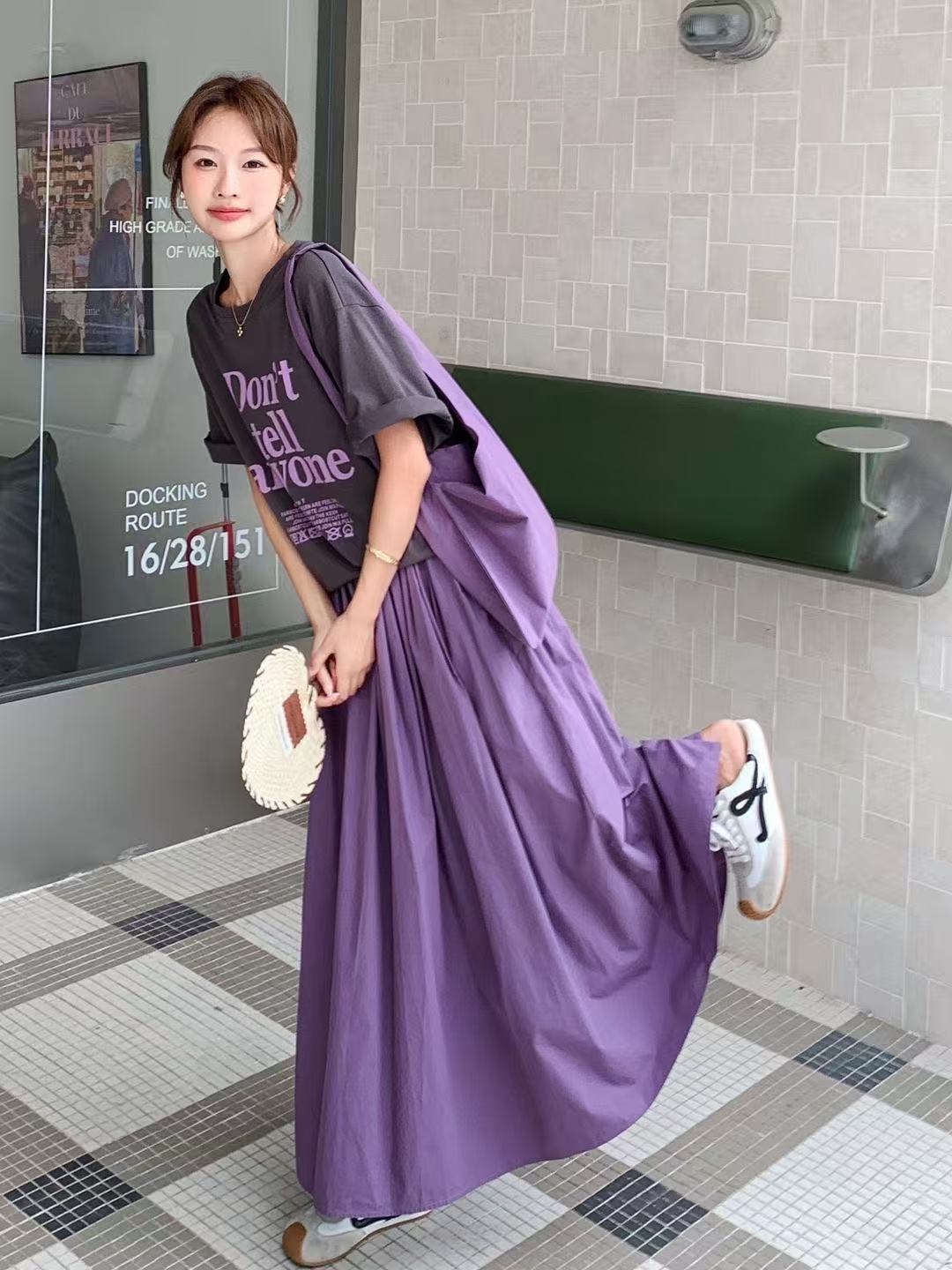 商品説明素材ポリエステル、他カラー 写真参考&nbsp;サイズ サイズ(cm): L トップス着丈65 バスト110 袖丈20 スカート丈86 ヒップ104 おすすめ体重55kg以下 XL トップス着丈66 バスト120 袖丈21 スカート...