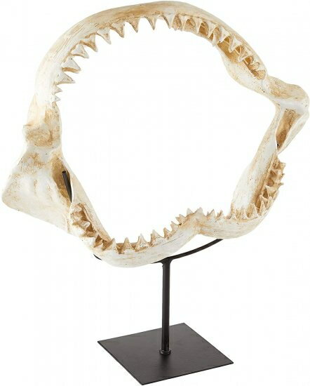 【商品名】Design Toscano Shark's Jagged Jaws Statue, Ivory【カテゴリー】ホーム・キッチン : 彫像【商品説明】深い海の野生動物 - あなたの装飾に完璧な補完。当社のトロフィーは複数の歯を誇りま...