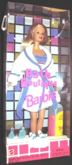 【商品名】Barbie 1998バブルバス付きバスブティックバービー人形1998 Bath Boutique Barbie Doll with Bubble Bath【商品説明】・With Bath Robe and Other Acces...