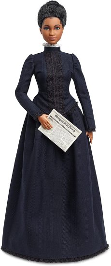 【商品名】Barbie Ida B. Wells バービー Inspiring Women dollを青いドレスを着て、新聞アクセサリー、6歳の年齢のコレクター、子供向けの贈り物Ida B. Wells Barbie Inspiring W...