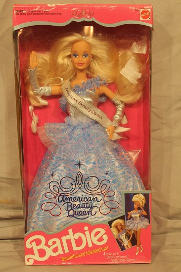 【商品名】Barbie アメリカンビューティークイーンバービー1991American Beauty Queen Barbie 1991【商品説明】・3 looks in 1 ・Sparkly Swimsuit ・Talent Show W...