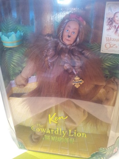 【商品名】Barbie オズの魔法使いのco病なライオンとしてのバービーケン（コレクターエディション）Barbie Ken as the Cowardly Lion in the Wizard of Oz (Collector Editio...