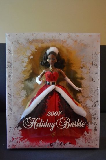 【商品名】Barbie バービーコレクターホリデードール（AA）Barbie Collector Holiday Doll (Aa)【商品説明】・Decked out in sophisticated, voluminous red vle...