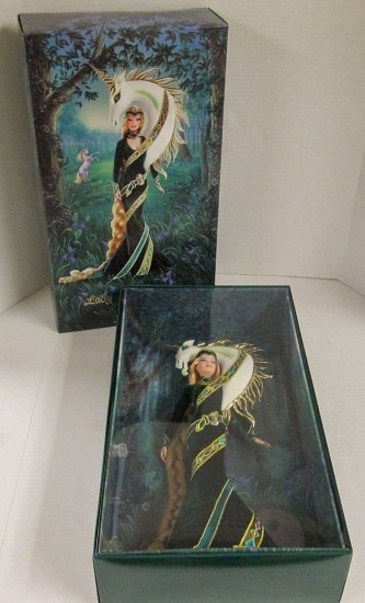 【商品名】Barbie ユニコーンのバービーレディードールボブマッキーnrfbゴールドラベルBarbie Lady of The Unicorns Doll Bob Mackie NRFB Gold Label【商品説明】・