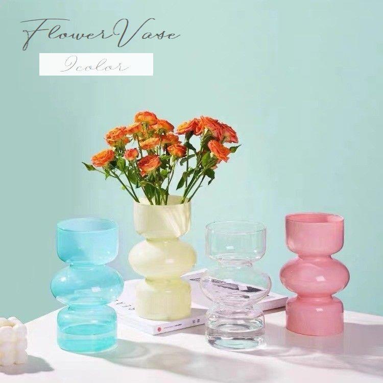 波状のデザインがおしゃれなガラス製フラワーベースです。お部屋のインテリア、撮影小物などにも◎【サイズについて】画像をご参照ください。【素材について】ガラス【カラーについて】生産ロットにより柄の出方や色の濃淡が異なる場合がございます。お使いの...