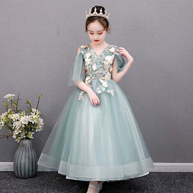 カラーグリーン素材ポリエステル、チュールサイズ100　バスト56　ウエスト54110　バスト60　ウエスト57120　バスト64　ウエスト60130　バスト68　ウエスト62140　バスト72　ウエスト66150　バスト76　ウエスト691...