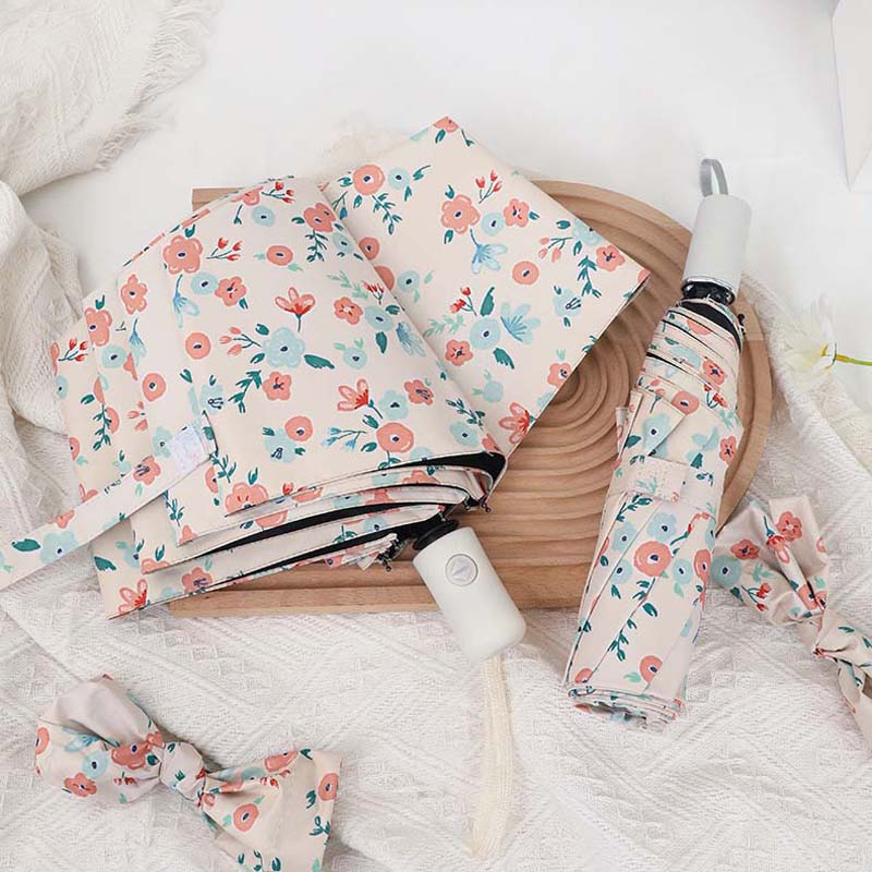 商品名 折りたたみ日傘 素材/材質 親骨：鉄ファイバー 中棒：鉄 生地：ポリエステル100% 備考 カラー：ピンク、イエロー、グリーン、パープル 骨　数：8本骨/三段式/五段式 開　閉：自動・手動 晴雨兼用、撥水加工 ※商品のサイズや重量に...