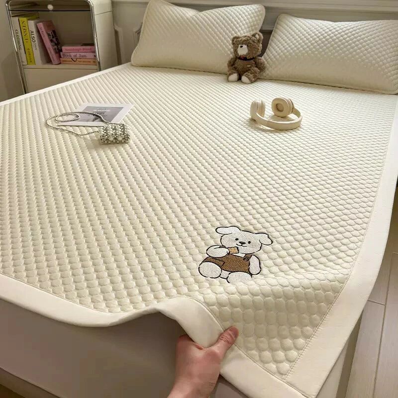 この商品は接触冷感 敷きパッド3点セット ひんやり マットレスカバー ベッドパッド 冷感マット 涼しい パッドシーツ クール シーツ 枕カバー 防ダニ 抗菌防臭 四隅ゴムバンド 簡単 楽 ワンタッチ 洗濯機 洗える 90×200 120×2...