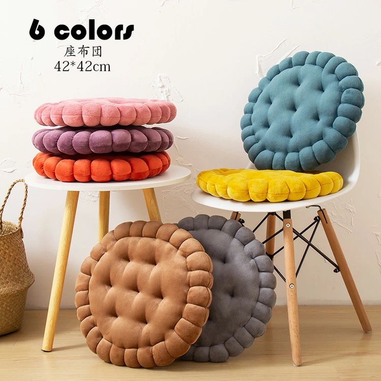 商品コード:y303837 カラー：グレー、ブルー、コーヒー、ピンク、イエロー、パープル サイズ：42*42cm 素材：カバー：ポリエステル/中身：PP綿 【ガイド】 ※ビスケットい形がかわいい、インテリアとしても楽しめるクッション。で座り...