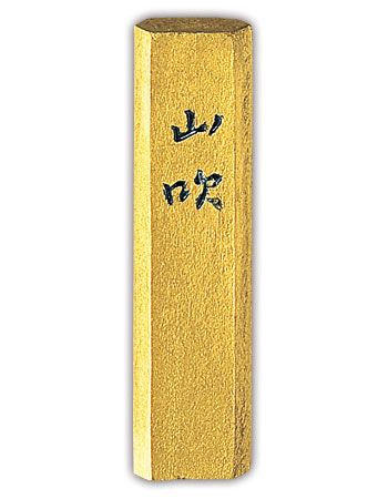 粘りをおさえ伸びをよくした写経用墨。 金字写経用。 粘りをおさえ伸びをよくしました。濃度が高く保たれており、スムーズな運筆で端麗な経文が仕上がります。 輝きある青金色で、筆運びは滑らか。 ■商品サイズ：18×6×65 mm 乾燥具合により、...