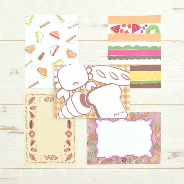 pu・pu・puさんデザインのメモ帳。 ちょっとしたお手紙や手帳デコに使えます。 ●サイズ:横75×105mm ●内容:5柄各10枚、計50枚入