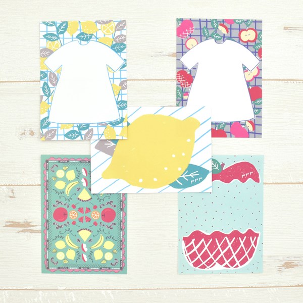 pu・pu・puさんデザインのメモ帳。 ちょっとしたお手紙や手帳デコに使えます。 ●サイズ:横75×105mm ●内容:5柄各10枚、計50枚入