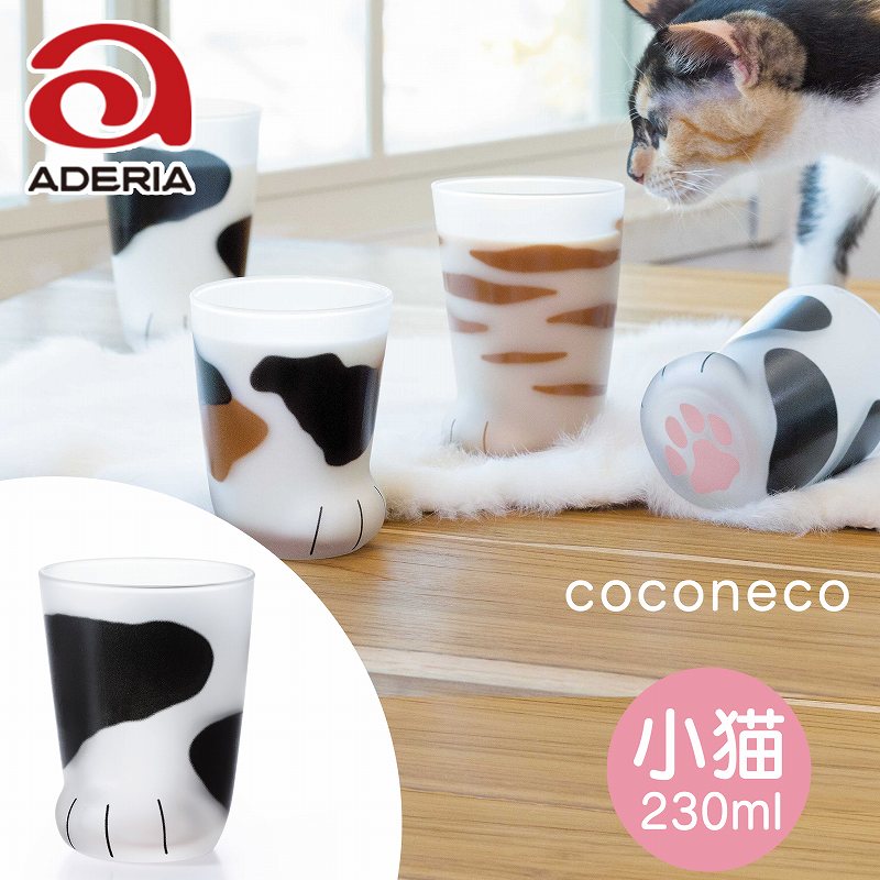 猫の手足には魅力がいっぱい。 猫の手も借りたい忙しいときも、ふにゃんと緩むリラックスタイムも、ずっとあなたと一緒。 猫の足をモチーフにしたユニークなグラスです。 牛乳やミルクティを入れるとより柄が際立ちます。 底面の隠れ肉球も猫好き心をくす...