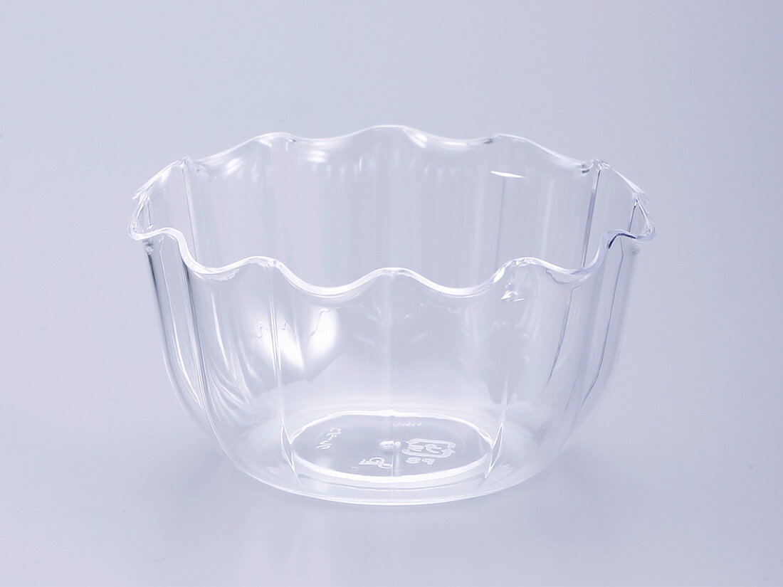 こちらの商品は20個単位での販売となります。［規格］直径88×H45 ［容量］160ml ［素材］PS(ポリスチレン)ゼリーやプリン、ムースなど冷たいデザートにぴったり!ガラスのような透き通る輝きと美しいデザインのデザートカップです。用途ご...