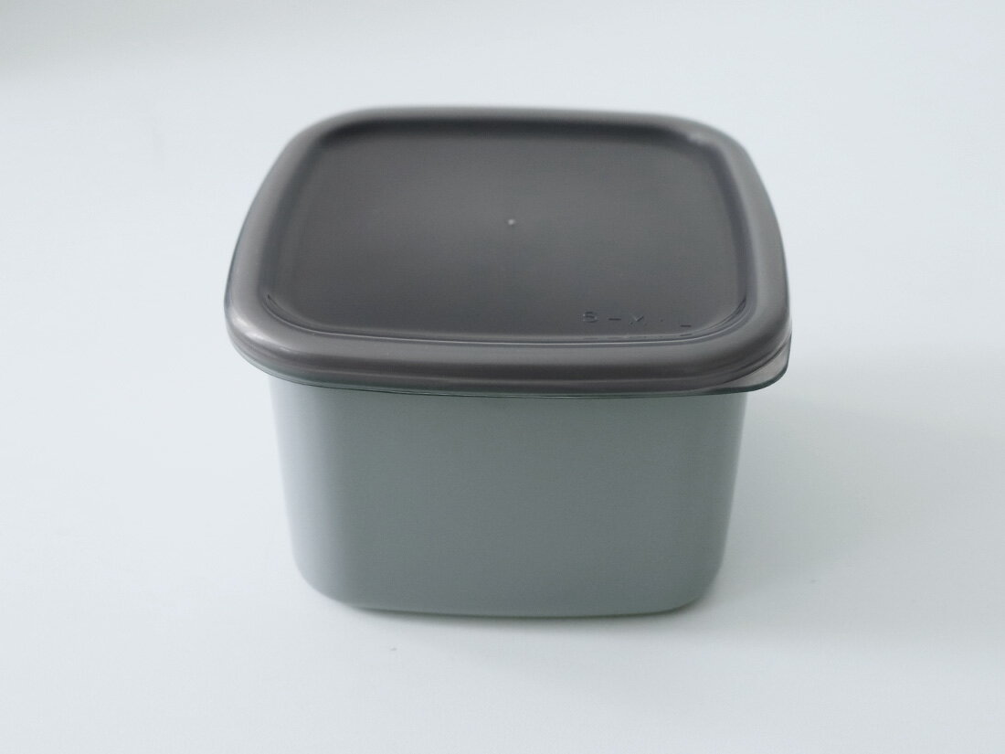 1購入あたりの内容量 ： 1個［規格］124×124×H84mm　　［容量］0.8L［素材］本体:琺瑯用鋼板、蓋:EVA樹脂［機能・特徴］多くの方に愛されている野田琺瑯ホワイトシリーズの新色＋Gray(プラスグレー)。目に入った瞬間に魅了さ...