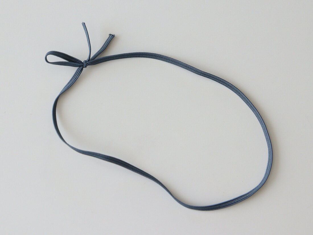 1購入あたりの内容量 ： 30本［規格］折径150mm/ゴム幅3mm［素材］ゴム［機能・特徴］片リボン結びのラッピング用ゴムタグです。ワンタッチで手軽にラッピングが完成します。［一個当たり］折径150mm/ゴム幅3mmリボン結びの必要なし！...