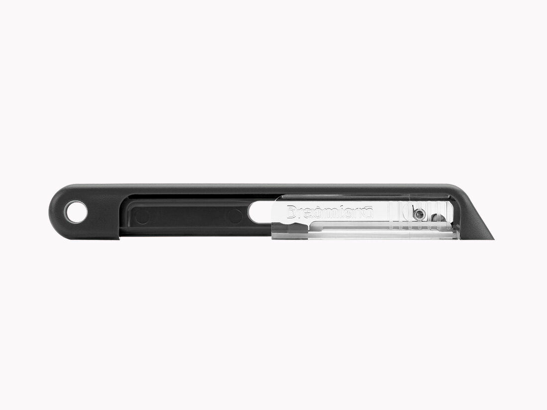 1購入あたりの内容量 ：1個［規格］25×15×H180mm［色］ブラック［素材］ABS樹脂、日本製ステンレススチール［機能・特徴］切れ味が衰えないシャープナー機能付きの、両利き使えるコンパクトな縦型ピーラーです。収納に便利なコンパクトサイ...