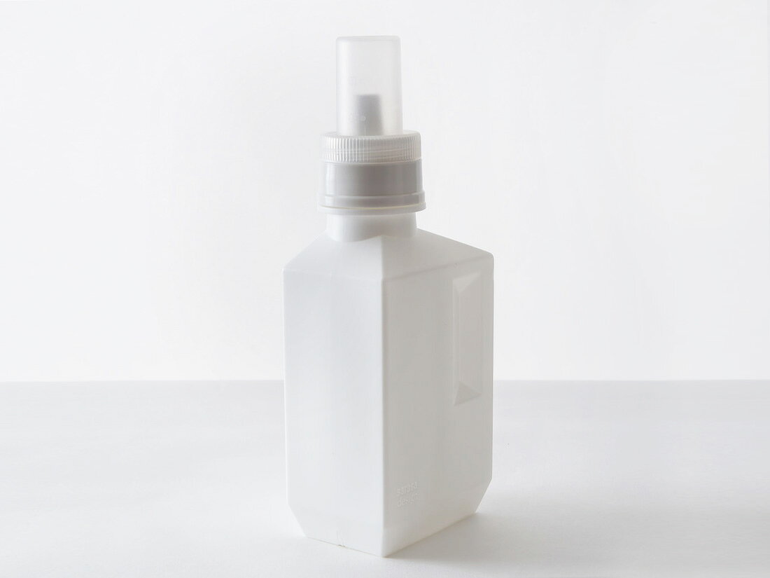 こちらの商品は1個単位での販売となります。［規格］90×60×232mm ［容量］700ml［色］ホワイト［素材］キャップ:PP、本体注ぎ口:PP、本体:HDPEシンプルなフォルムと落ち着いたマットな仕上がりのランドリーボトルです。スクエア...