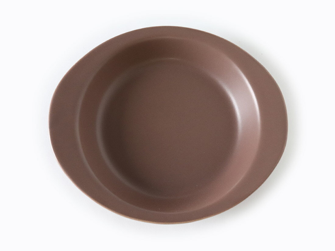 1購入あたりの内容量：1個［規格］205×175×H35mm　［色］茶［素材］耐熱陶器［機能・特徴］シンプルなお皿ですが、原料に耐熱性に優れたペタライトを混ぜているので、直火・オーブン・電子レンジにかけることが可能。調理した後そのまま食卓に...