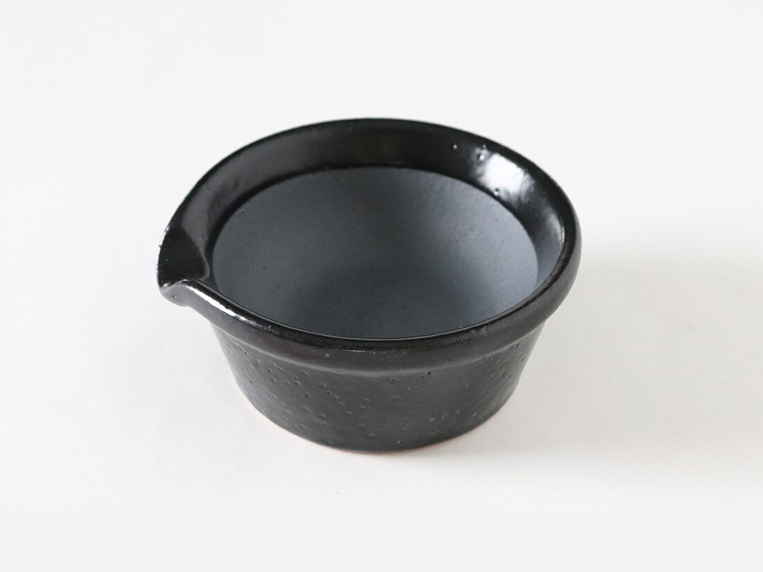 1購入あたりの内容量：1個［規格］直径100×H45mm　［色］黒［素材］陶器［機能・特徴］「かもしか道具店」がつくる、スパイス用のすり鉢。「かもしか道具店」のすり鉢におなじみの溝がないことにとにより、溝に素材が詰まらず、スパイスが取りやす...