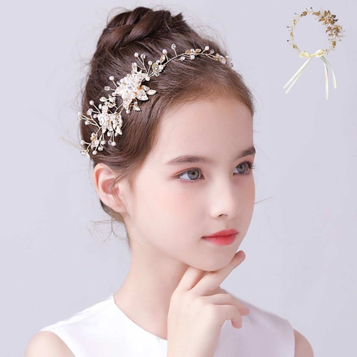 商品情報特 長どんな子供ドレスとも相性のよいキッズヘッドドレスです。ドレスやワンピースにプラスするだけで華やかさを演出してくれるヘッドアクセサリーです。結婚式のフラワーガールやリングガールにはちろんのこと発表会やイベントにもお勧めです。ヘッ...