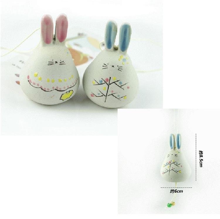中国陶器有名な町:景徳鎮から生まれた可愛い大腹うさぎ仕様純手描き陶器風鈴です。 同梱により送料を安くなりますので纏め買えにお勧めます。 生産地:景徳鎮 セラミックウサギの大きさ:85mm*60mm 色:ピンクウサギ、ブルーウサギ セット内容...