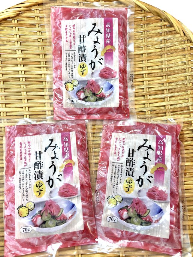 製品仕様 商品名 みょうが甘酢漬けゆず3パック 内容量 70gx3パック 原材料 みょうが（高知県産）、漬け原材料（ゆず果汁、穀物酢、砂糖、食塩） 産地 高知県 製造加工地 高知県 消費期限 おおよそ2ヵ月ほどです。 保存方法 -18℃で保...