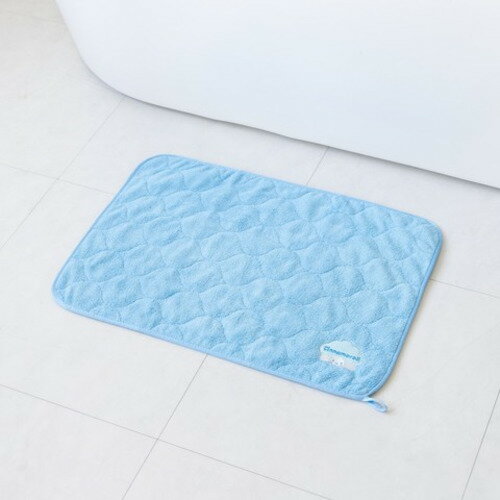 オカ サンリオキャラクターズ 足ふきマット シナモン 約40×60cm バスマット 洗える ブルー●タオルみたいに毎日洗える！サンリオキャラの“吸水速乾”バスマット●干しやすくて、すぐ乾く。足元から癒やされる、吊り下げヒモ付きマット