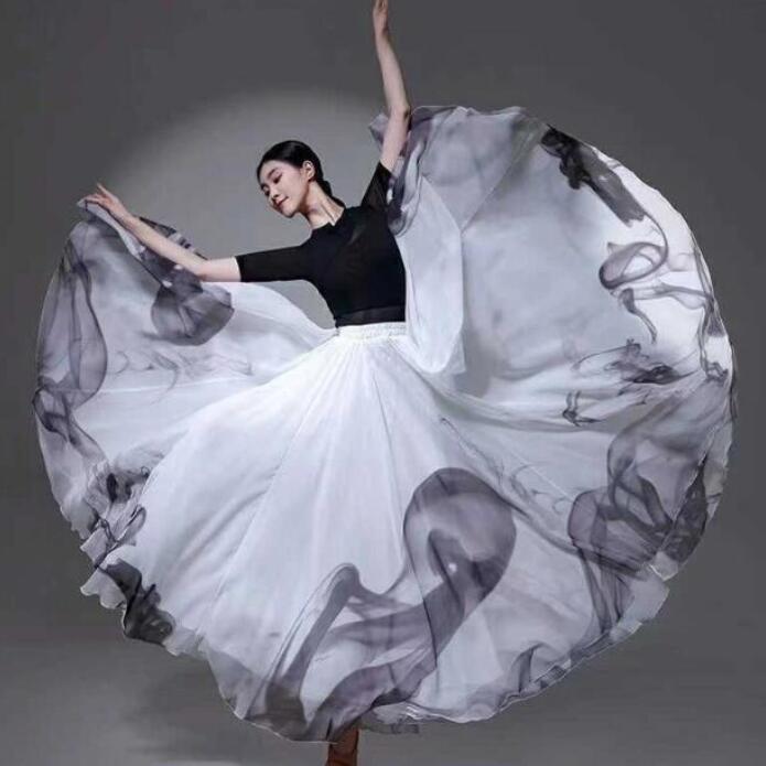 商品名 レディーススカート 色 写真色 内容 スカート1枚 サイズ ウエストはゴム、伸縮性有ります。 長さは約90cmと95cm有ります。 採寸サイズなので若干の誤差がある場合がございます。 素材 ポリアミド 連絡について ＊土日祝日に電話...