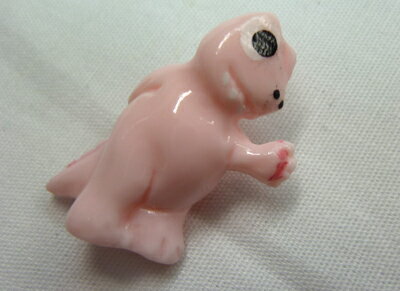 ・商品名 恐竜ボタン サイズ・・・約15mm プラスチックチルドボタン お子様のワンポイントや、スモックのボタン付け替えなど、大活躍！ 安くて可愛い恐竜のボタンです ●コチラの商品は店頭に在庫しております。