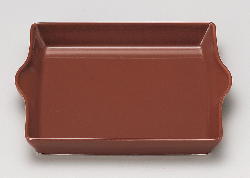 シティホテルやレストランのビュッフェ形式の場で、愛用されています。 保温力が高く、汚れも付きにくいので、業務用オーブン調理の場でも重宝されています。 固形燃料用コンロには適していますが、一般のコンロの中火〜強火には適していません。使用しない...