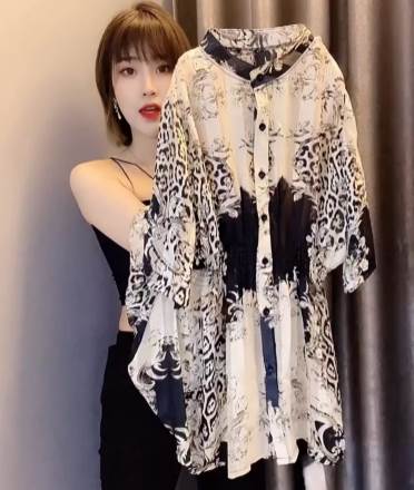 カジュアルでありながら個性的なスタイルを演出する、レディーストップスのおすすめアイテムをご紹介します！透け感のある薄手の素材が、涼しげで大人可愛い雰囲気を醸し出します。色展開 画像1 画像2 画像3サイズ M L XL 2XL 3XL 4X...