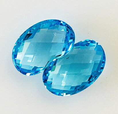 商品情報サイズ　重量2個セット　合計10.00ctサイズ　約13.1×8.0×5.6mm商品についてブルートパーズのビーンズ2個セットです。豆がモチーフで、両面にチェッカーカットが施されたちょっと変わったルースです。肉眼で見える大きなキズや...