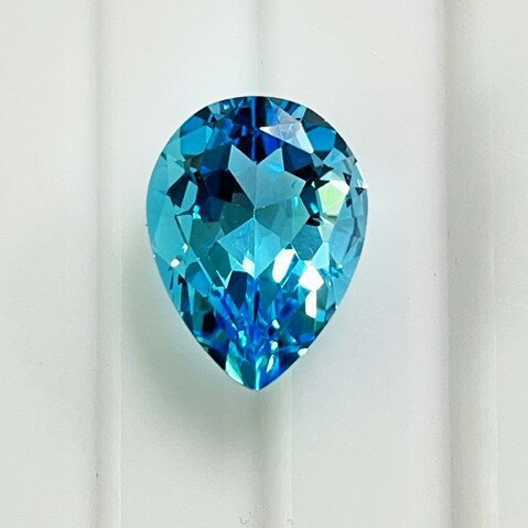 商品情報サイズ＋重量15.9×11.9×8.1mm　10.07ct 商品説明爽やかな濃いスカイブルーのブルートパーズ　ペアシェイプです。擦り傷や当り傷は全くなく、インクルージョンも無い、とても綺麗なカットが施されています。テリも良くリングや...