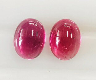 商品情報サイズ　重量重量　　　2個合計　4.79ctサイズ　　9.1×7.0×4.4mm　　　　　9.1×7.1×4.5mm商品についてピンクトルマリンのオーバルカボション2個ペアセットです。こちらはドイツで研磨されました。色は赤紫を帯びた...