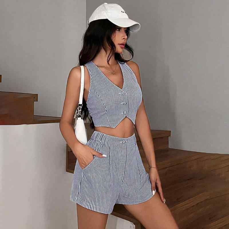 ・柄: ストライプ・要素: ポケット・加工: ボタン・主な素材: ポリエステル 70%〜80%未満・カラー展開: 黒ストライプ、ライトブルー、ピンク、ブラック・サイズ展開: XS、S、M、L、XL・スタイル: エレガント通勤、ブリットスタイ...