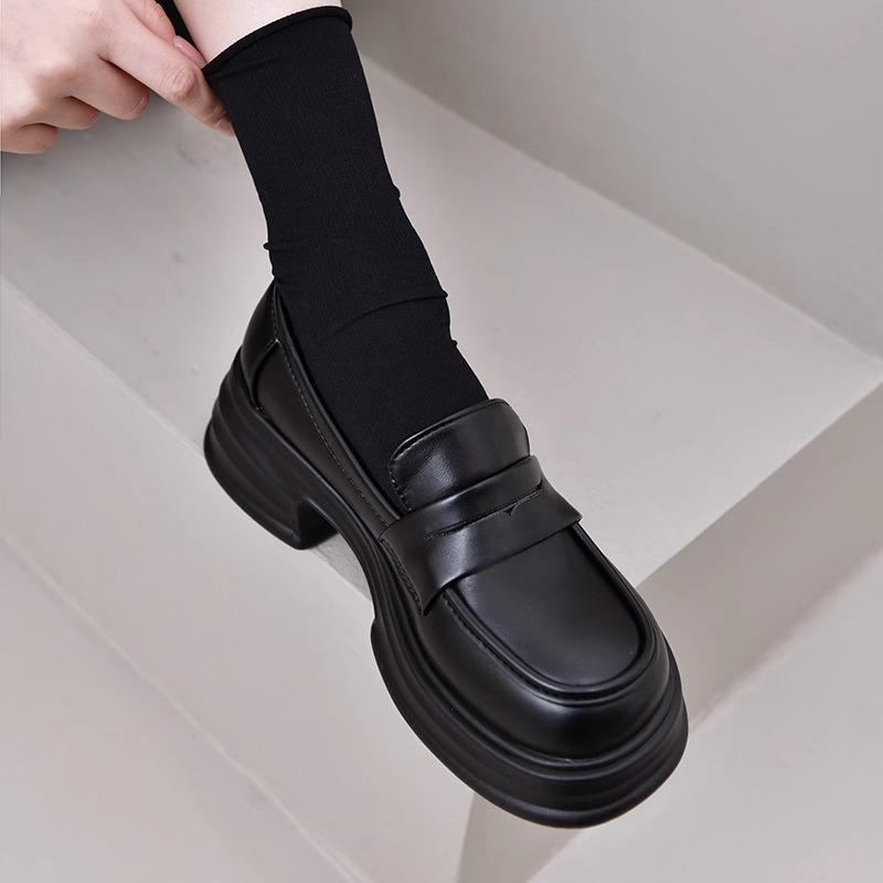 ・カラー: 【マット】新商品-ブラック,【光沢】新商品-ブラック・サイズ: 35,36,37,38,39,40・トレンド要素: 太めヒール・つま先の形状: ラウンドトゥ・ソースカテゴリ: 現物・スタイル: ブリティッシュスタイル・アッパー素...
