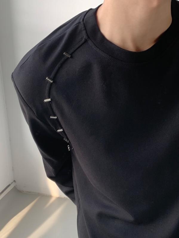 Tシャツ メンズ 長袖Tシャツ ゆったり トップス カットソー メタルデザイン ラウンドネック 黒 白 春秋