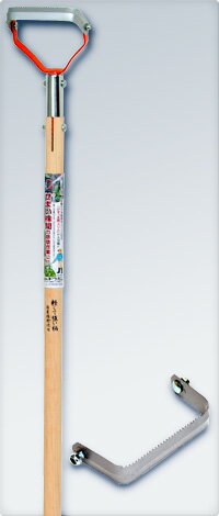 　【ここがポイント！】 薄刃加工なので草刈りしやすい。替刃式。刃部は刃物用特殊鋼を全身焼入れ加工 　【商品詳細】 サイズ 全長：1460mm 刃長：105mm（刃巾） 重量：610g 鍬 鎌 熊手 類似商品はこちら25%軽量化！雑草とるなら...