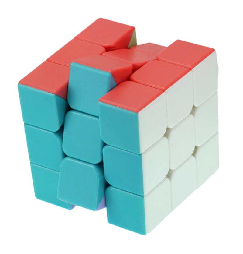 Yjのビギナー向けのマグネットなどは内臓していないシンプルな3x3のキューブパズルです。 スムーズな回転とボディ成形色でキューブの色を再現するステッカーレス構造が特徴です。 ブロックピースが塗装やステッカーではなく、成形色で色つけられている...