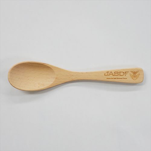 商品説明 航空自衛隊 JASDFロゴver.木製カレースプーンの登場です！ ブナの木から削り出した木製なので非常に軽く、先端も薄いのですくい易い形です。 天然木で作られているので口当たりが良く、お子様からご年配の方まで気軽にお使いいただけま...