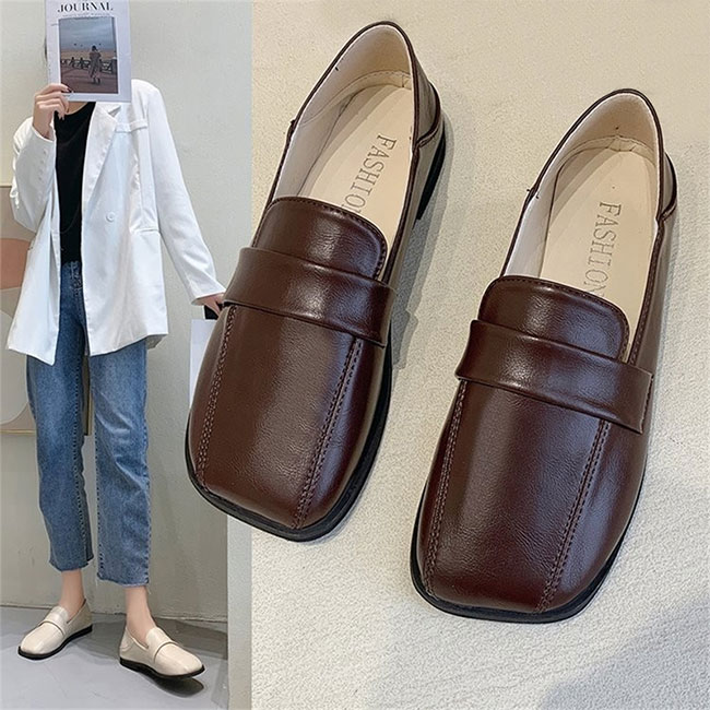 ■楽ちんなフラット底 美脚かつ安定感 レディースローファー ユニークなアクセントを付けた、幅広めのスクエアトゥ設計 窮屈感がしなく、ストレスフリーの履き心地をもたらします ピカピカのPUレザー素材、レディースローファーが新入荷 滑り止め加工...