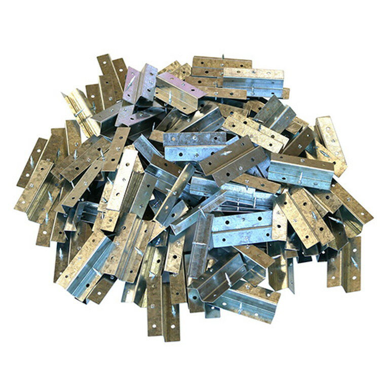 【用途】 下地板取付け用金具。 【特徴】 下地の無い場所に簡単に下地を取り付けることができます。 現場であまった合板やフロアー材などを再利用して簡単に下地の作成が可能です。 27ミリ厚の間柱にも取付可能です。 かなづちで打込むだけで簡単に取...