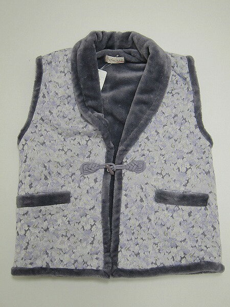 ◎女性用ちゃんちゃんこ（M)（L)サイズです。 ◎内側が全てボアなので首周りから腰までとっても暖か。 ●ちょっと近所のコンビニにお買い物にいく時・・ ◎朝ふとんから出て新聞をとりにいく時パジャマのうえにちょっと羽織ったり・・ ◎お台所仕事な...