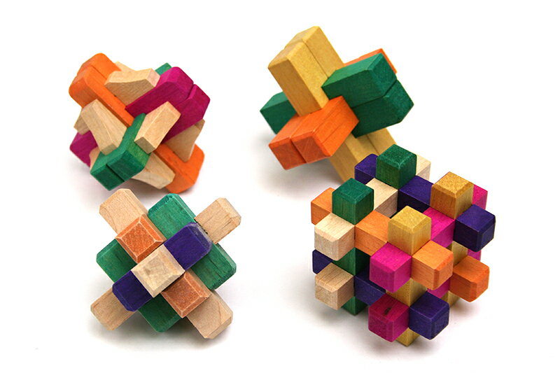 木のパズルです。 材質：木材 【備考】天然の素材を用いた手作り品のため、色・柄・大きさはホームページ上の写真や表記と異なる場合がございます。