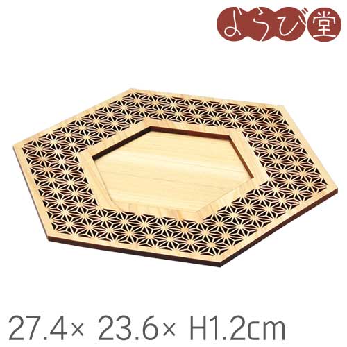 レーザー加工を施したリムが華やかなプレート。お料理を直接盛り付けたりアンダープレートとしてお使いいただけます。 ●サイズ：約27.4×23.6×高さ1.2cm/内寸約径13.7×11.8×内高0.5cm（裏面/丸ゴム脚付）●材質：ヒノキ集成...